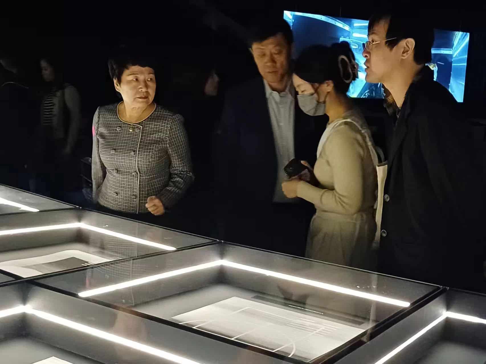 LES 64 HEXAGRAMMES DU YI-KING À LA BIENNALE DE SHANGHAI - Seuphor