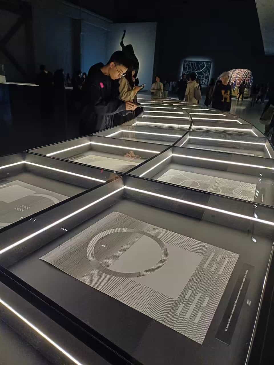 LES 64 HEXAGRAMMES DU YI-KING À LA BIENNALE DE SHANGHAI - Seuphor